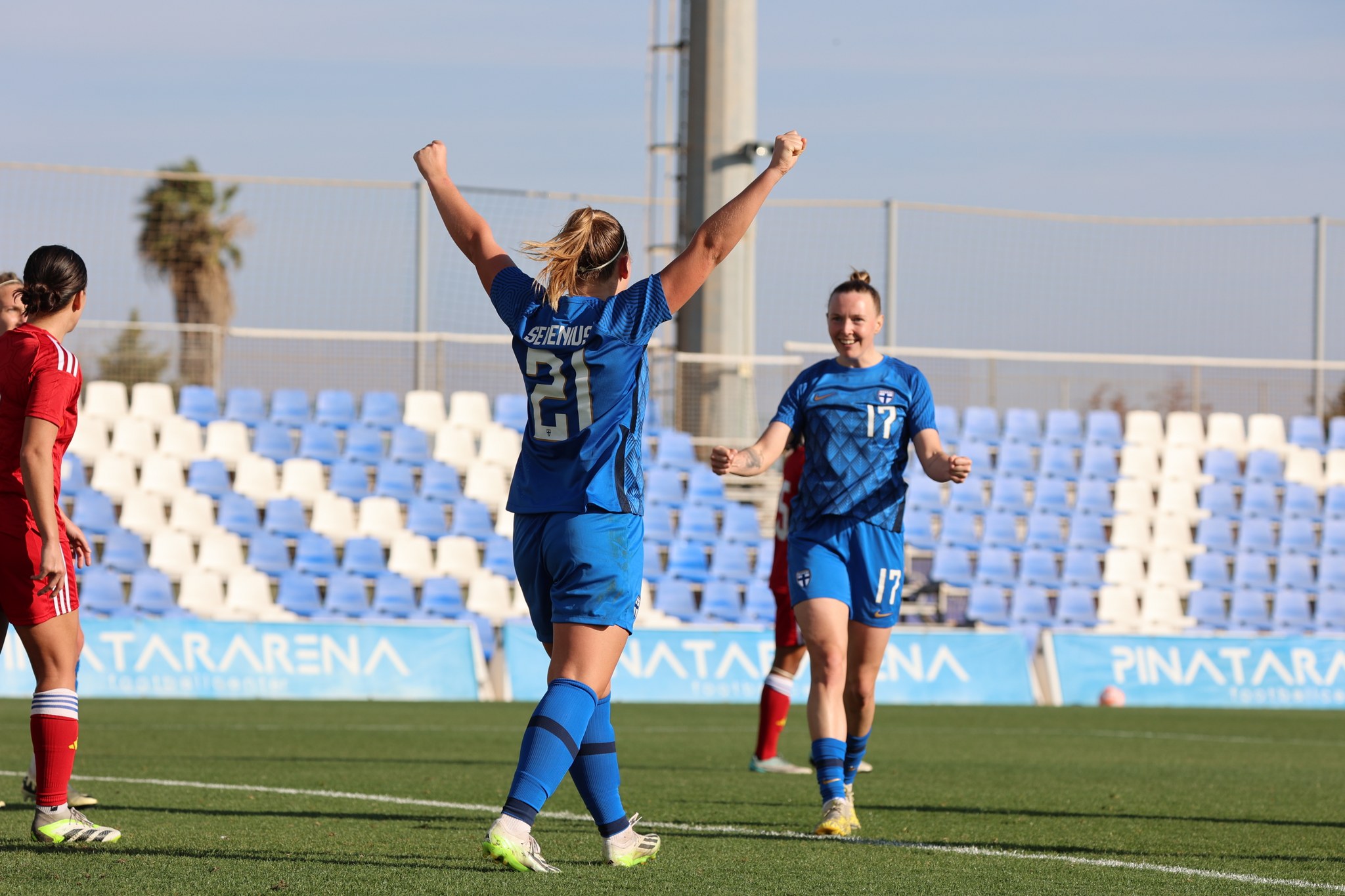 Helmarit selvään voittoon - Oona Sevenius iski hattutempun ...